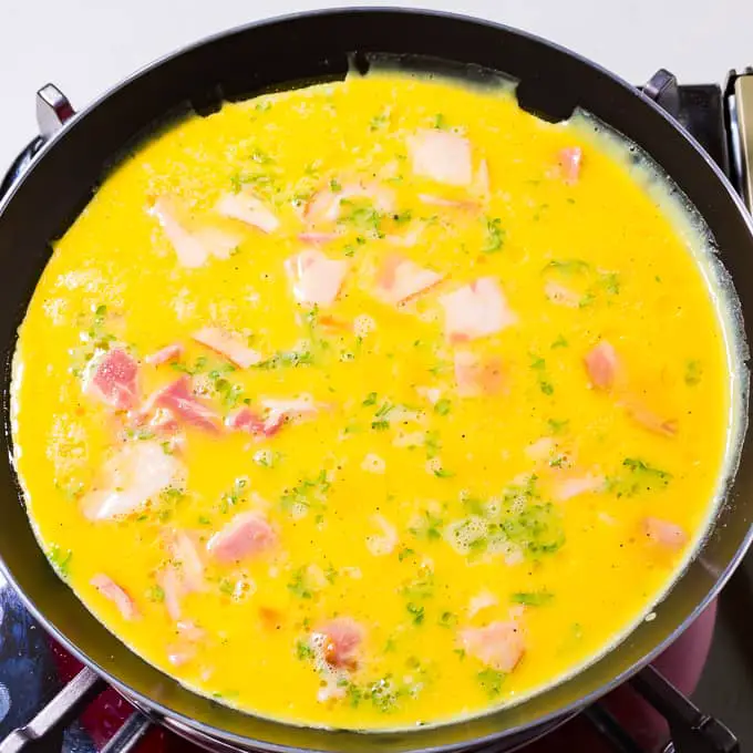 Pinoy omelet recipe (Ham and cheese Filipino omelet)